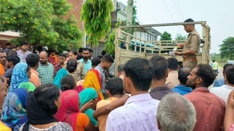 यूपी:चौकीदार की गला रेतकर हत्या, छत पर मिला खून से लथपथ शव, हत्या का ...