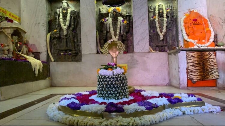 Sawan 2023: Kundeshwar Mahadev Temple Ujjain Shivling Darshan Gives ...