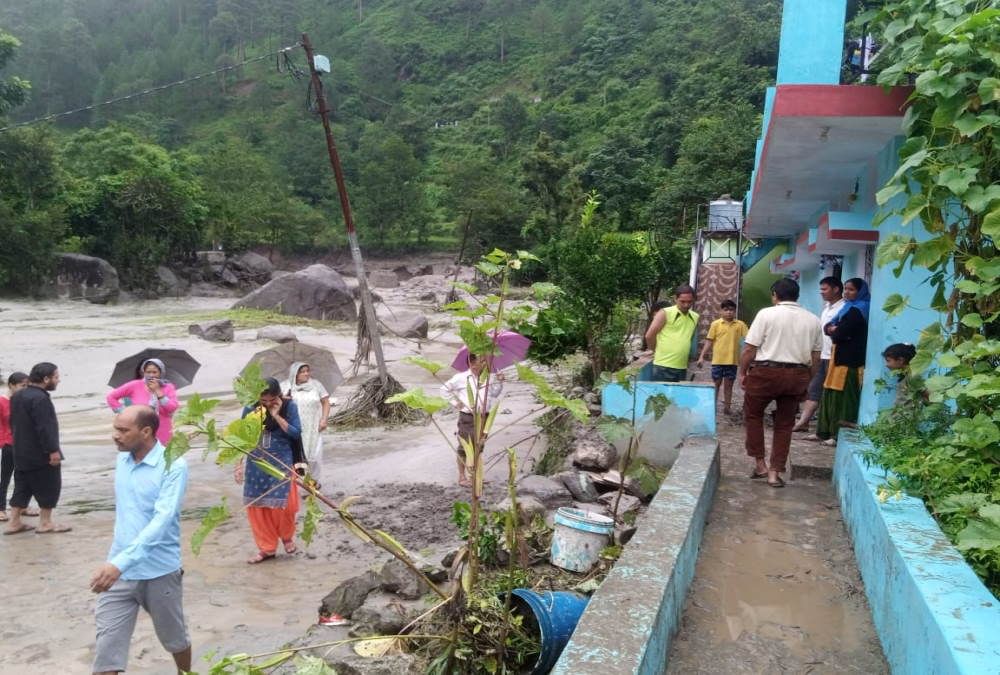 Chamoli News 200 Meter Part Of Tharali-dungri Road Submerged In River - Chamoli News - Chamoli ...