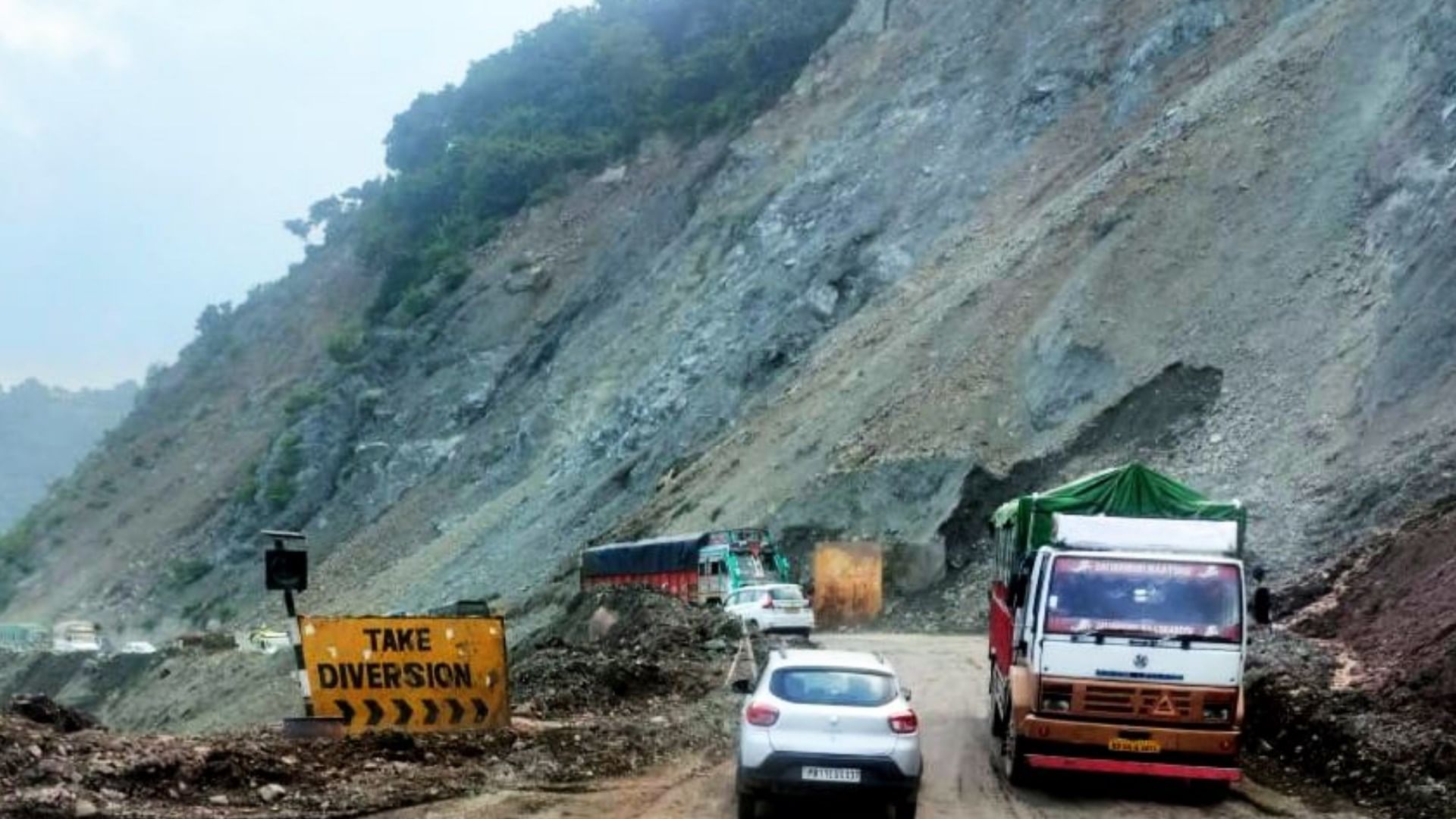 Kalka Shimla National Highway 5 News: Cracks In Hill Near Chakki Mod ...