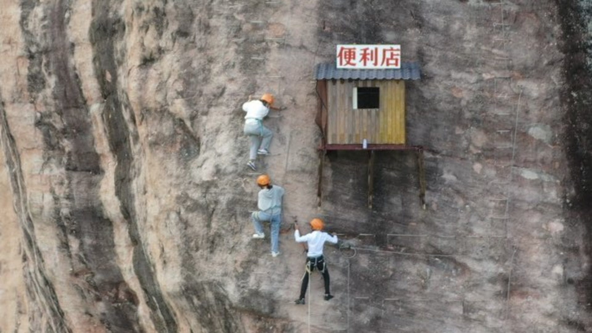 Weird Shop China Located At 393 Feet On The Side Of A Cliff Customers ...