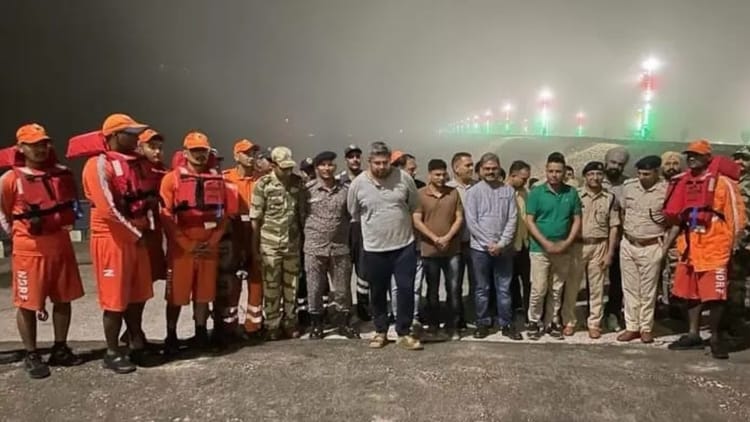 10 People, Including 5 Forest Dept Employees Trapped In Mandi Dam ...