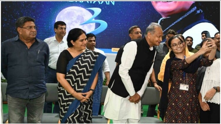 Chandrayaan-3 Successful Landing Cm Gehlot Says Isro Was Established By ...