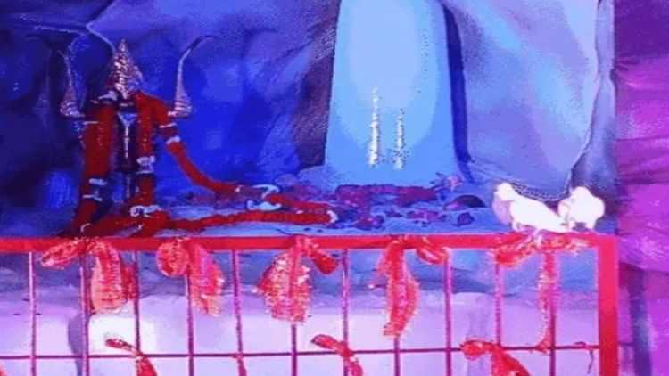 Mathura:कान्हा की नगरी में 151 फीट लंबी गुफा में बाबा बर्फानी ने दिए ...