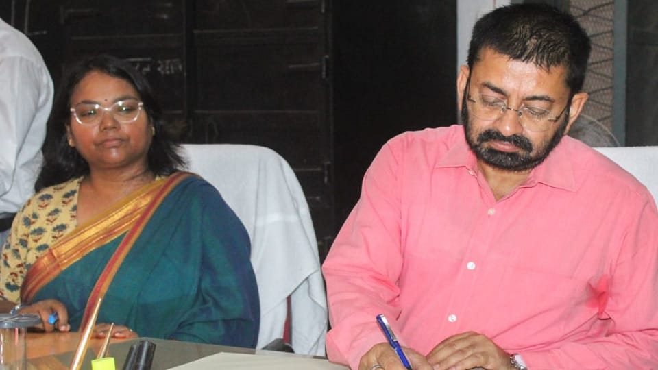 Ias Manvendra Singh Takes Over As District Magistrate Moradabad ...