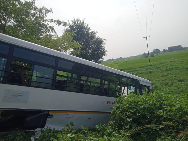 Azamgarh Accident: Bus Fell Into Ditch After Heavy Collision With Truck, Screams Were Heard In ...