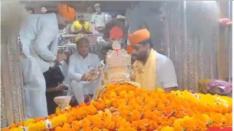 Cm Ashok Gehlot Visited Baba Ramdev Samadhi And Took Blessings - Amar Ujala Hindi News Live ...