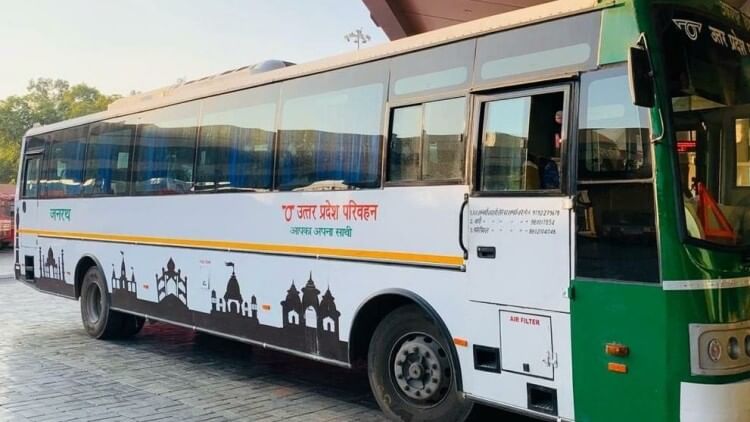 Up: Rain Water Started Dripping From The Roof Of Janrath Bus - Amar ...