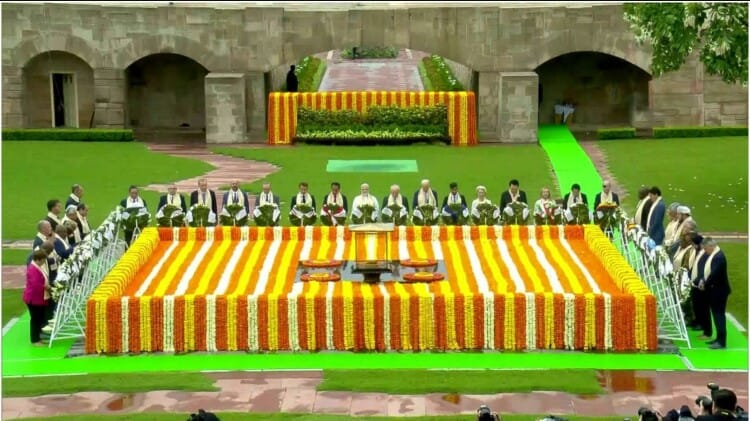 G20:राजघाट पर एकत्र हुए Pm मोदी समेत जी20 देशों के राष्ट्राध्यक्ष; बापू ...