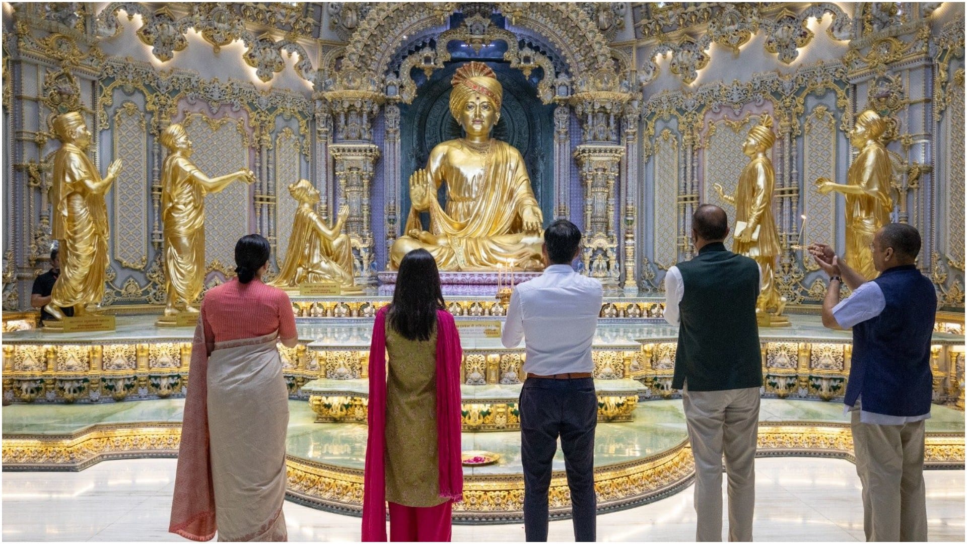 G20 India 2023 Rishi Sunak Visit Rakhi Kalava And Barefoot This Is How ...