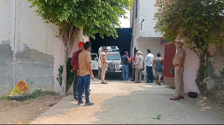 Worker Died Due To Fire In Namkeen Factory In Moga - Amar Ujala Hindi ...