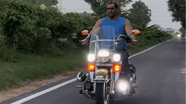 Wwe Wrestler The Great Khali Rides This Powerful Bike Make It Look Like ...