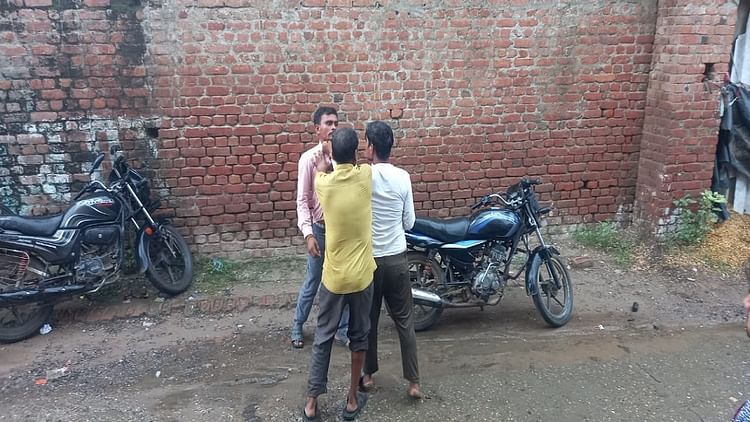 Shopkeeper Beaten Up When He Asked For Money After Eating Rasgullas Amar Ujala Hindi News Live