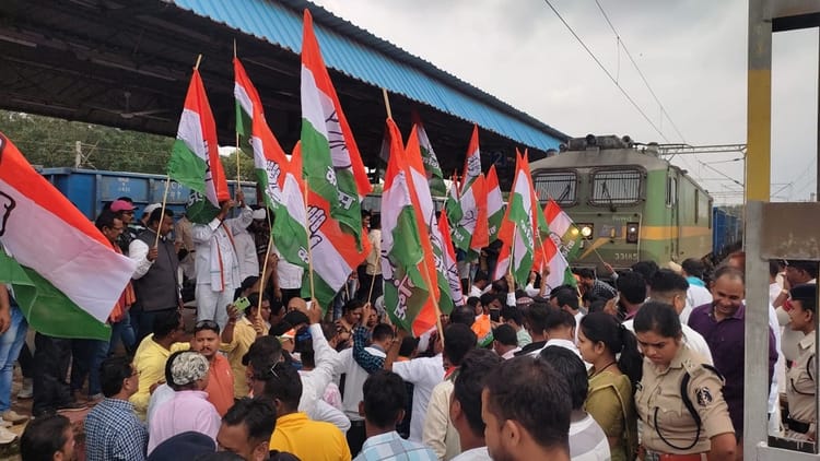 Rail Roko Andolan Wheels Of Trains Stopped In Chhattisgarh - Amar Ujala ...