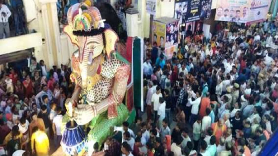 Chandausi Ganesh Chauth: City Echoed Praises Of Lord Gajanan, 1.25 Lakh ...