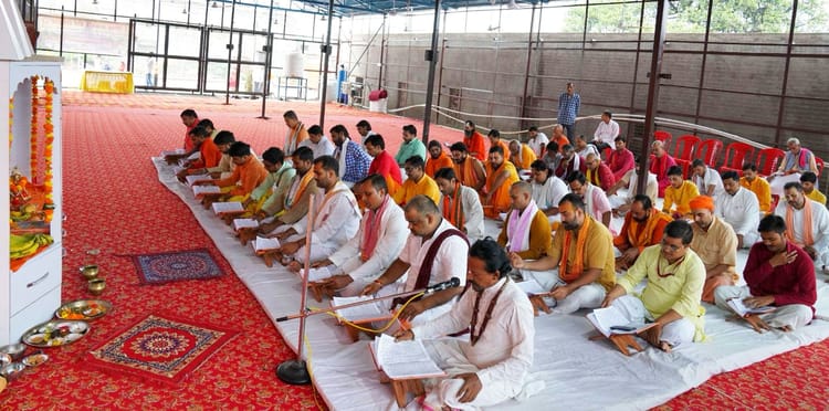 Ayodhya: Ritual For Peace Of Souls Of Those Who Lost Their Lives In Kar ...