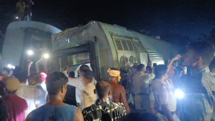 Bihar Train Accident : Nh Evacuated To Bring Injured In North East ...