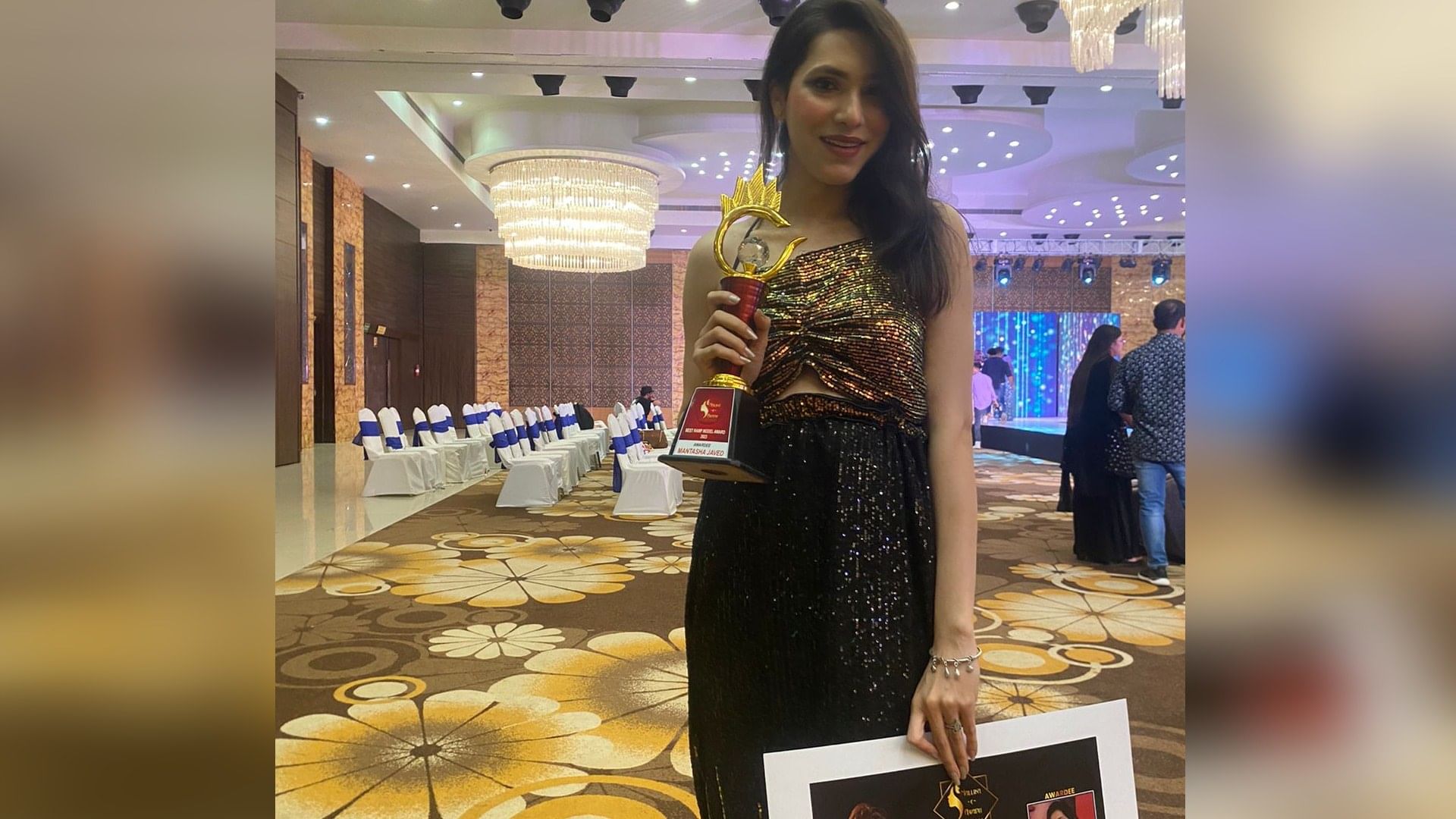 फैशन शो : प्रयागराज की मंतशा जावेद को मिला बेस्ट रैंप मॉडल अवार्ड ...