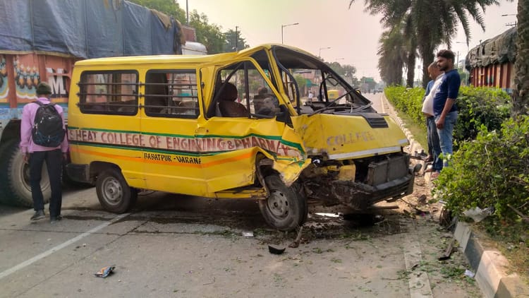 Snake Found In Moving Vehicle, Climbed On Driver, Barely Escaped Death ...