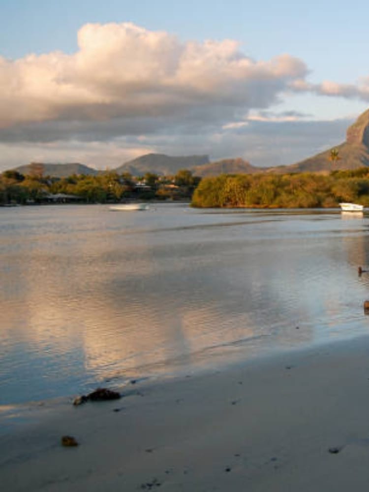 ये है दुनिया की सबसे काली नदी