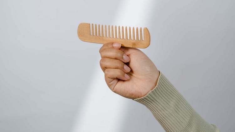 Hair Care Wooden Comb Benefits For Hair Lakdi Ki Kanghi Use Karne Ke ...