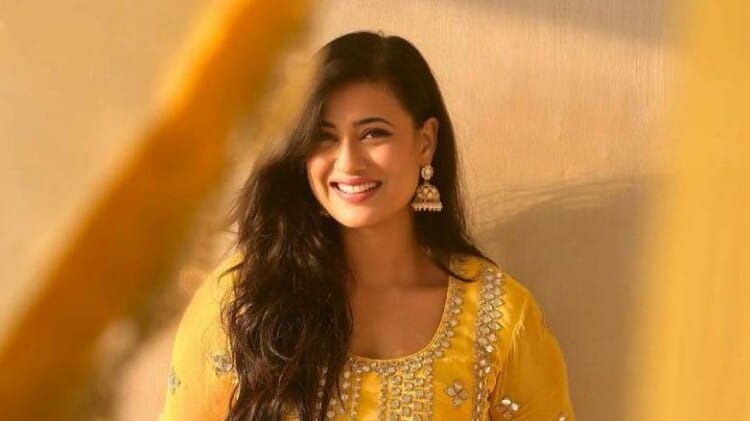 शरारा सूट पहन श्वेता ने दिखाईं कातिल अदाएं