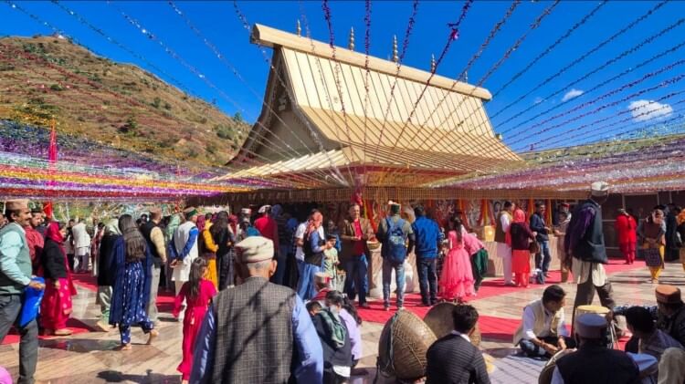 Shimla:दशहरा पर धरेच मंदिर में उमड़ा श्रद्धा और आस्था का जनसैलाब ...
