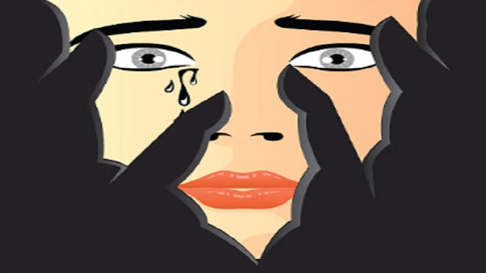 घरेलू हिंसा हेल्पलाइन नंबर:कोई भी महिला आफत में है तो लगाए इस नंबर पर ...