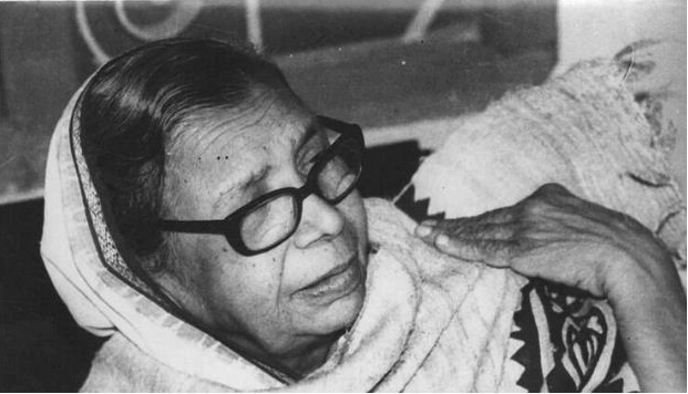 Mahadevi Verma Best Poetry Kyon In Taaron Ko Uljhate - Amar Ujala Kavya ...