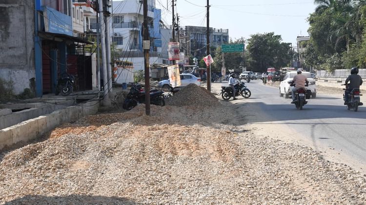 Four Lane Road Being Built From Naya Savera To Deoria Bypass And Taramandal Gorakhpur - Amar ...