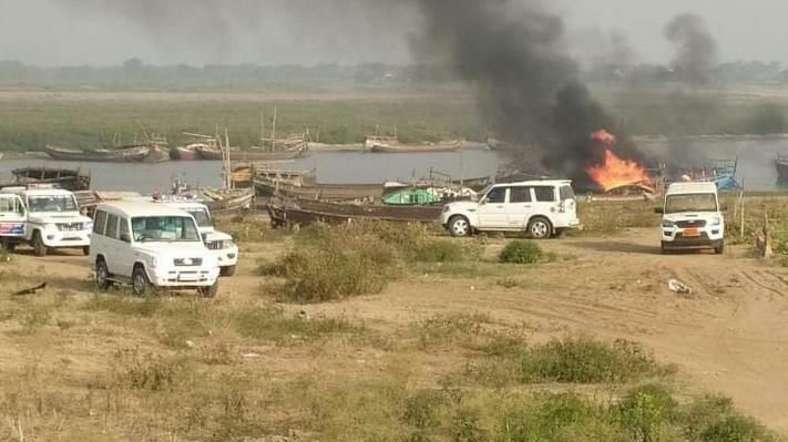 Guns Roared For Illegal Sand Mining In Patna, Miscreants Set Fire To 6 ...