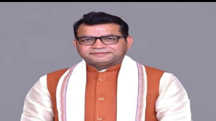 Mla Shiv Arora Scolded The Operator After Death Of Newborn In Rudrapur ...