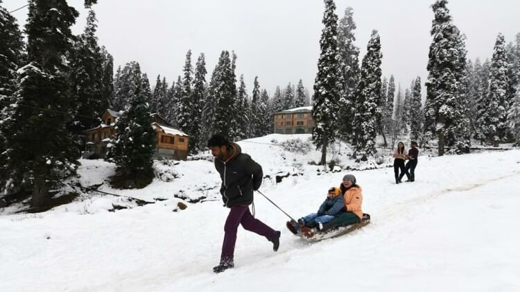 Temperature Drops Due To Snowfall And Rain In Himachal, Uttarakhand And Kashmir - Amar Ujala ...