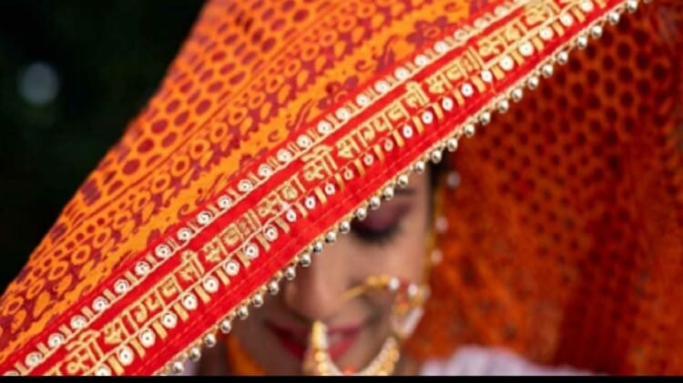 उत्तराखंड में छाया पिछौड़ा:महिलाओं में बढ़ा इसका क्रेज, अब पिछौड़े में ...