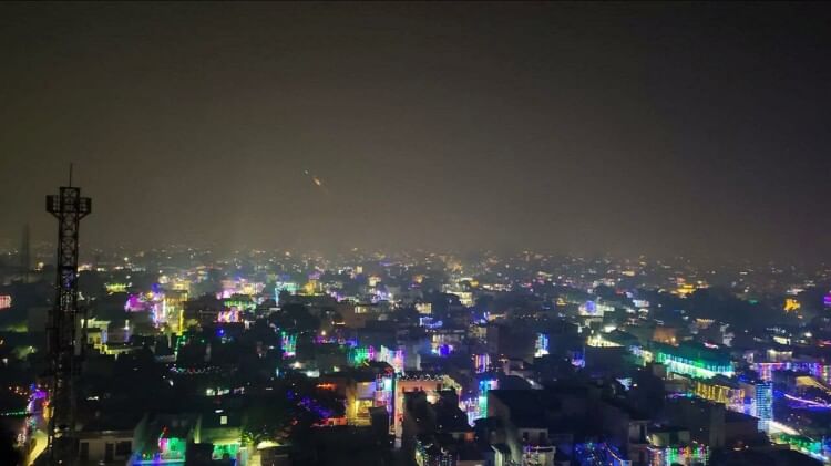 Diwali 2023:लखनऊ में दीपावली की धूम... जगमगाया आकाश; गणेश लक्ष्मी के ...
