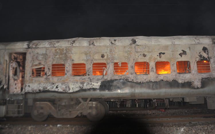 Etawah Burning Train:धमाके के साथ उठीं लपटें...चीत्कार के बीच खुद को ...