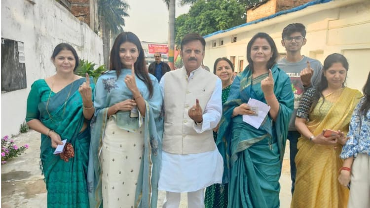 Mp Election 2023: Rajendra Shukla Arrived With His Family To Cast His ...