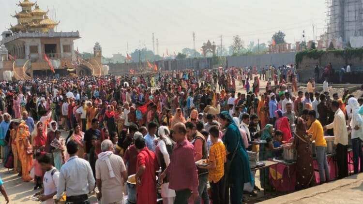 Sehore More Than 1.5 Lakh Devotees Took Annakoot Prasad At Kubereshwar ...