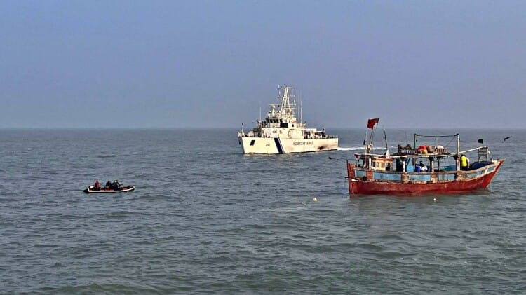 Icgs Arinjay Arabian Sea Pakistani Fishing Boat Pfb Naz-re-karam Pro ...