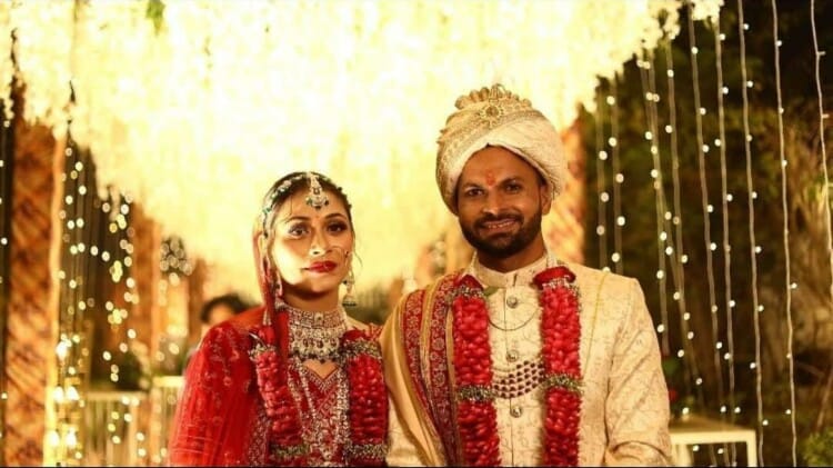 Indian Team Fast Bowler Mukesh Kumar Got Married Check Wedding Picture Revealed - Amar Ujala ...