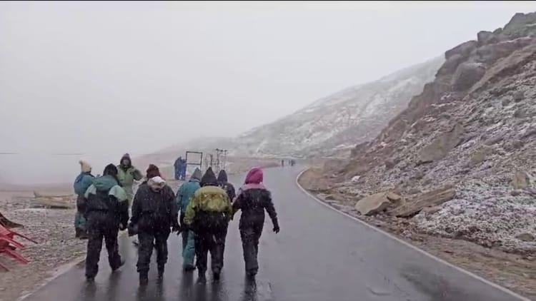 Himachal Weather Update: Fresh Snowfall In Atal Tunnel Rohtang Koksar And Lahaul Spiti - Amar ...