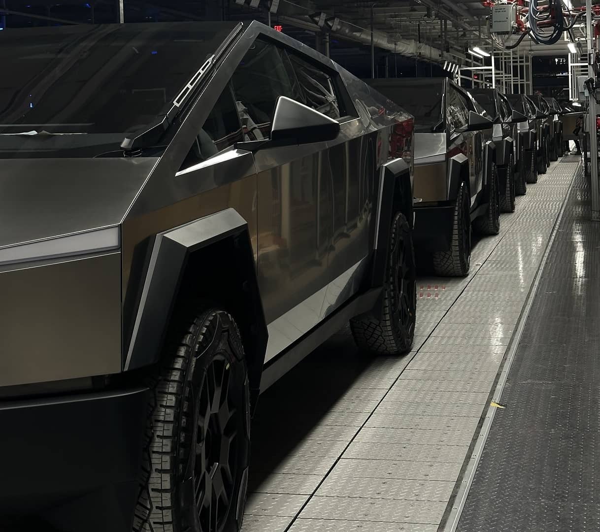 Tesla Cybertruck:टेस्ला साइबरट्रक में इतनी जल्दी लगने लगी जंग! वाहन ...