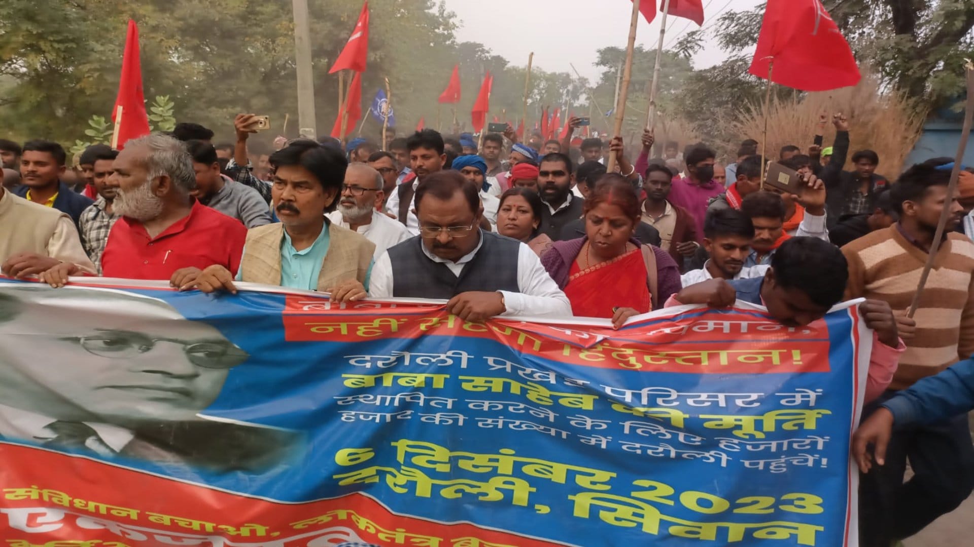 Siwan Ambedkar Statue Controversy:निषेधाज्ञा के बीच भाकपा माले ने ...