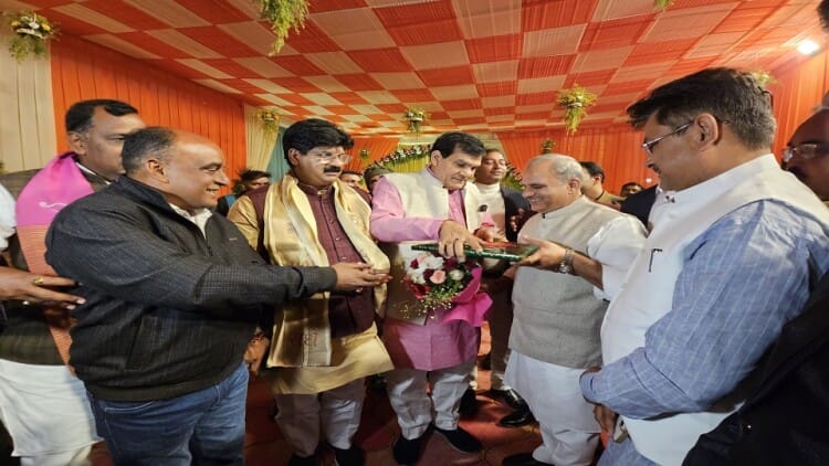 Many Ministers Attended Wedding Of Mla Anil Parashar Daughter - Amar ...