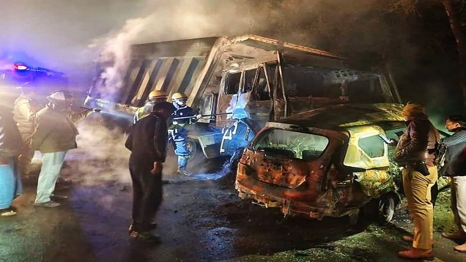 Bareilly Accident:कार में आठ बरातियों की जिंदा जलकर मौत, मातम में बदला ...