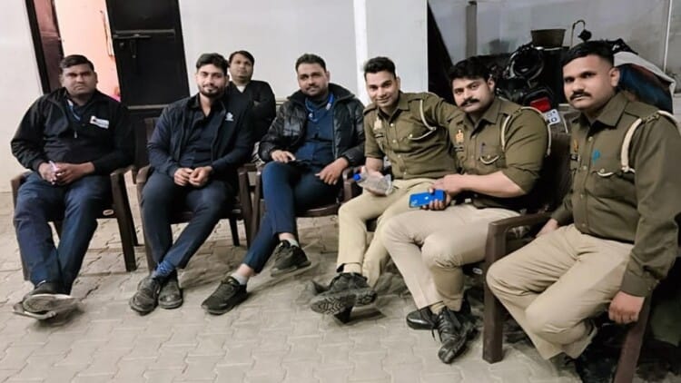 Crowd Suddenly Increased In Mohammed Shami's Farm House, Line Of People ...