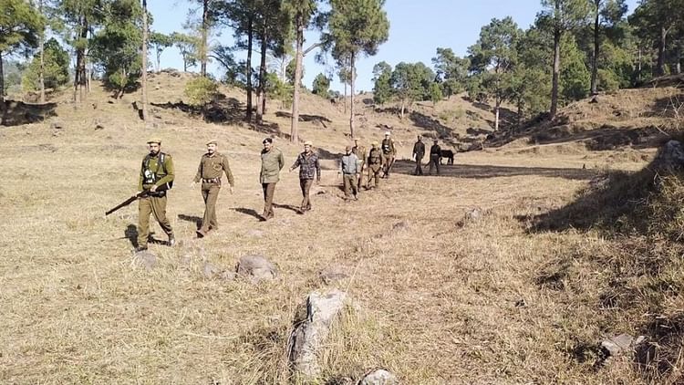 The Government Handed Over Weapons To The Forest Guards In Rajori To ...