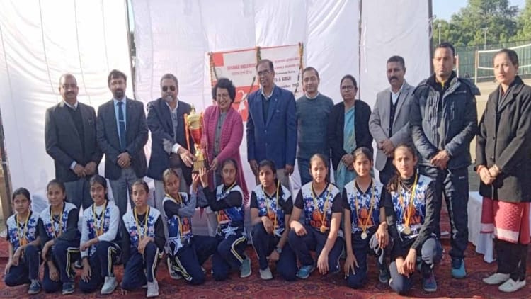 Una News:डीएवी लठियाणी की छात्राएं राष्ट्रीय स्तर पर करेंगी हिमाचल का ...