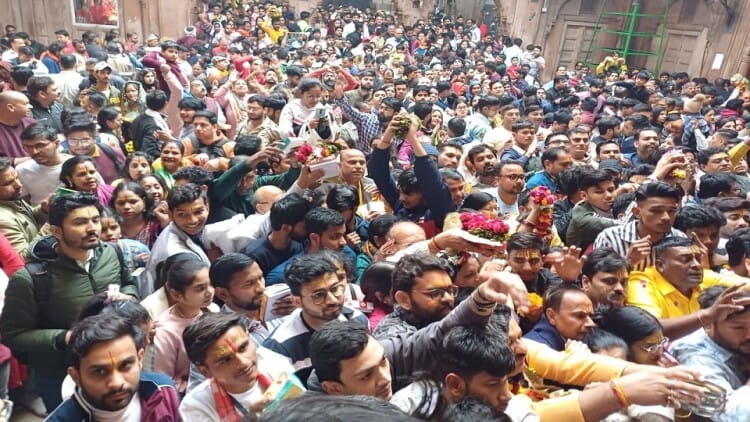 Shri Banke Bihari Devotees Crowd On Bihar Panchami In Vrindavan - Amar Ujala Hindi News Live ...