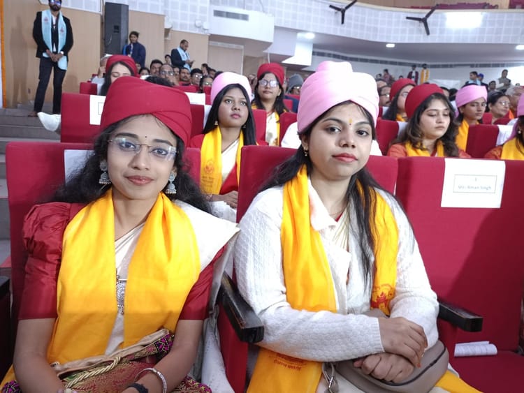 Bhu 103rd Convocation Live Ceremony At Swatantra Bhawan Of Bhu, Gold ...